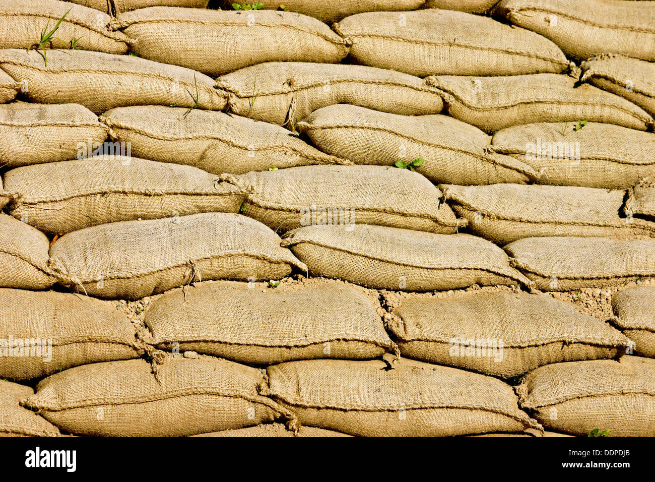 Sandbag wall hi-res stock photography and images - Alamy