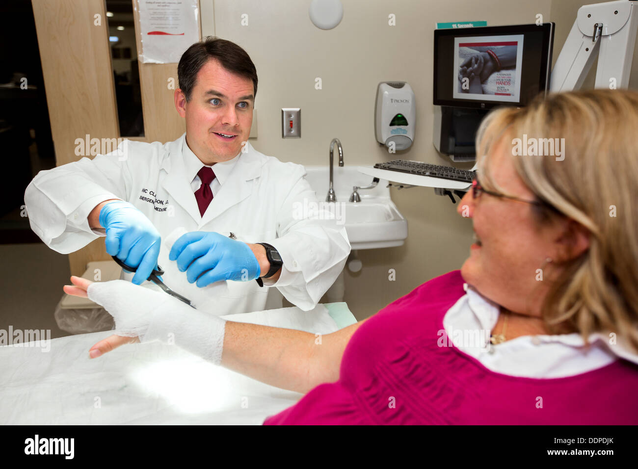Emergency room doctor bandages a patient's hand Stock Photo - Alamy