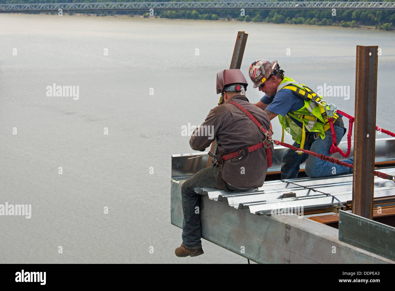Construction workers on Hudson River pedestrian bridge Stock Photo - Alamy