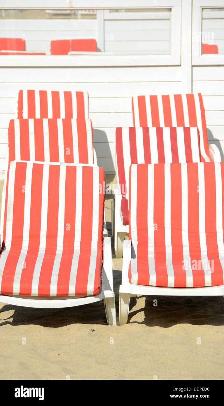 Lounge chairs hi-res stock photography and images - Alamy