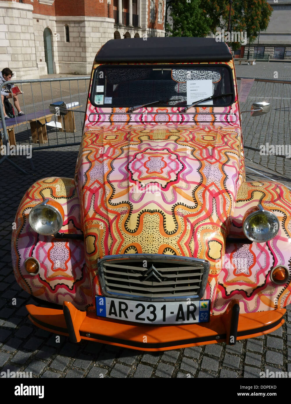 Orangina II: customised Citroen 2CV by textile design student Liz Nehdi ...