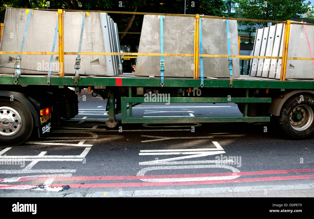 Truck lorry hgv day hi-res stock photography and images - Alamy