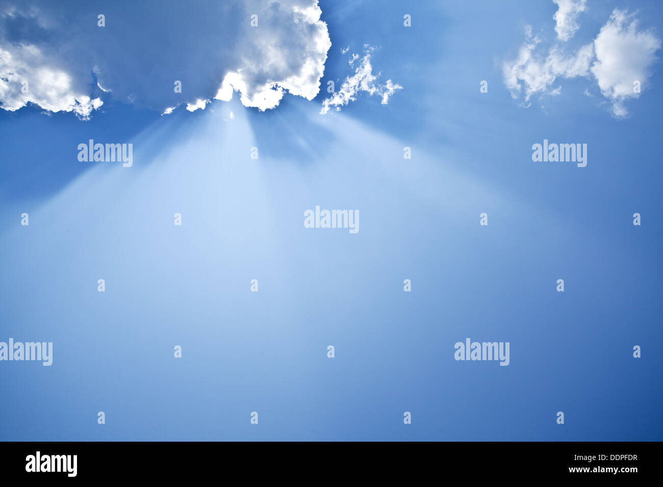 Sunbeam from cloud hi-res stock photography and images - Alamy