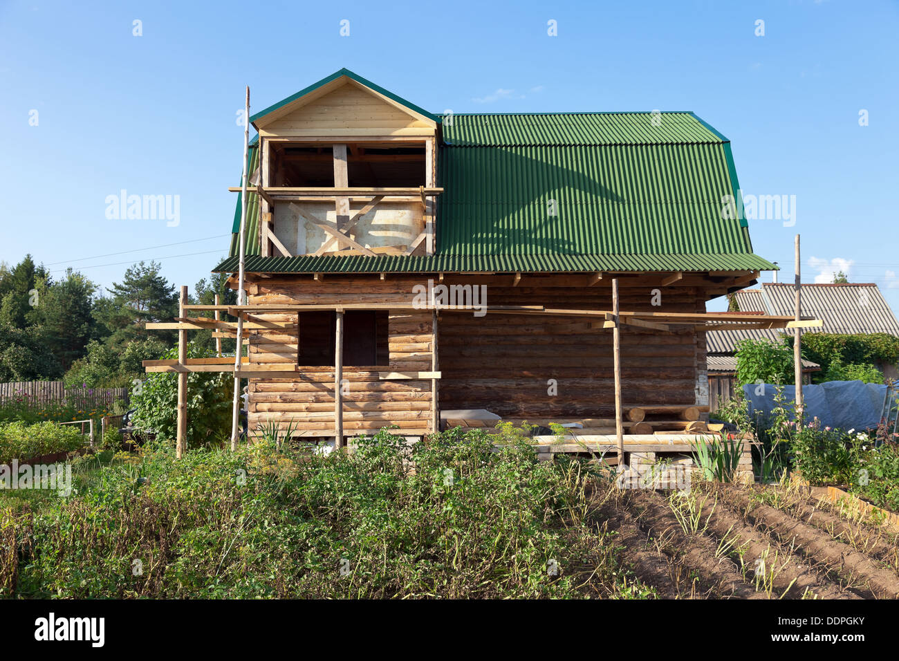 Wooden house under construction Stock Photo - Alamy