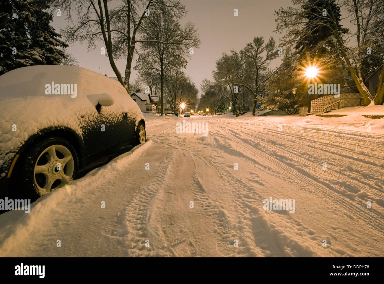 Car street hi-res stock photography and images - Alamy