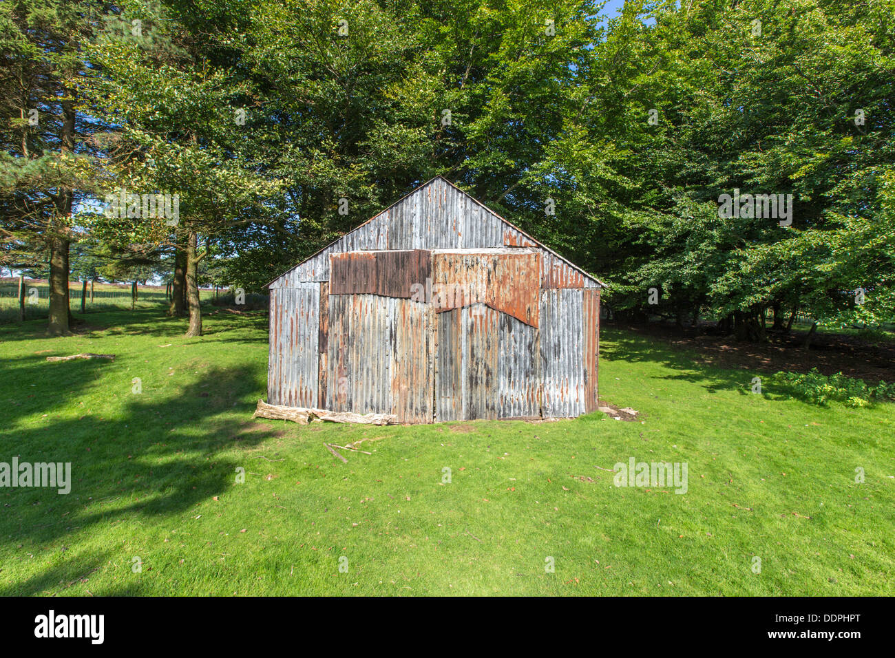 Corrugated metal sheds hi-res stock photography and images - Alamy