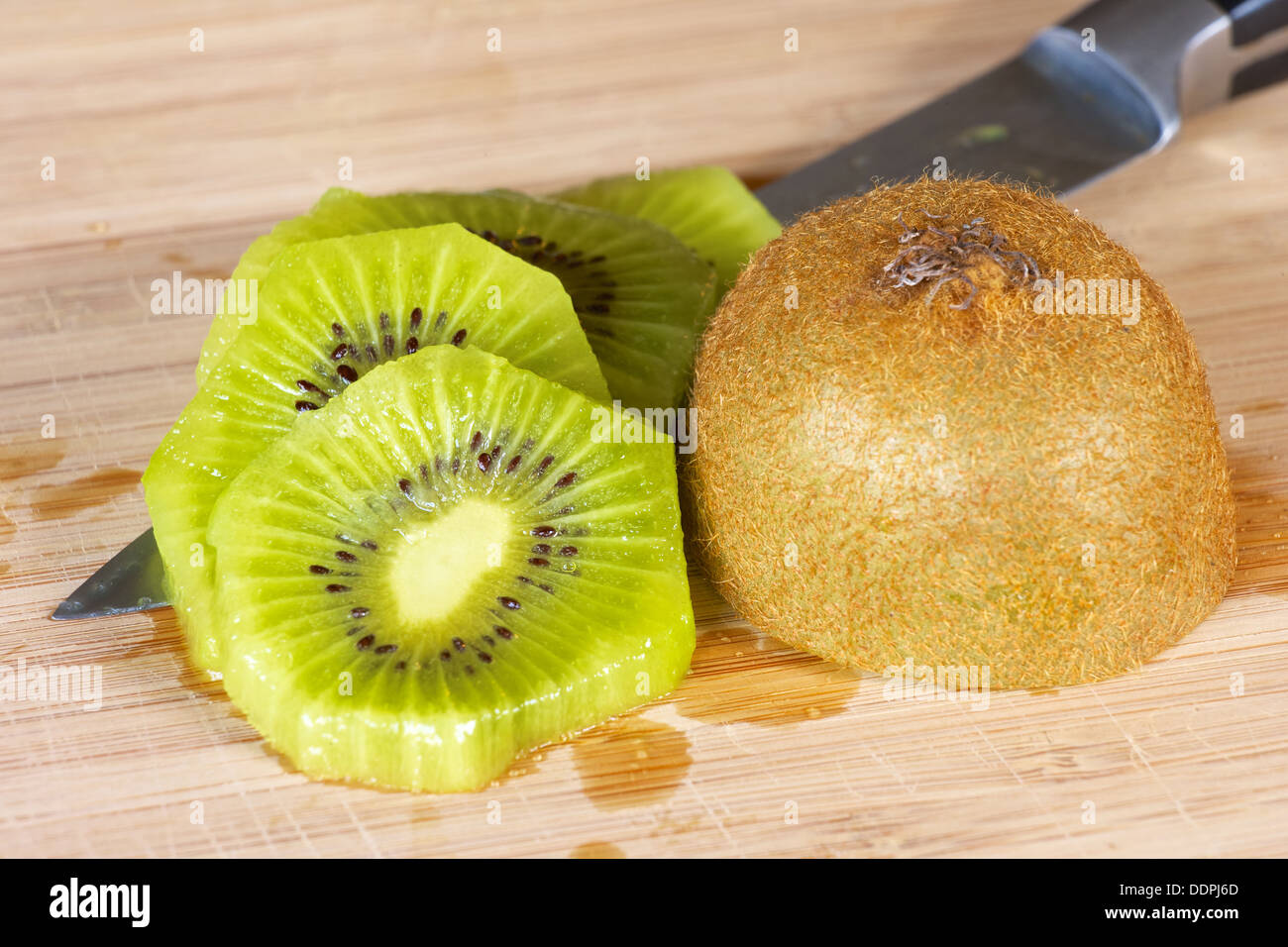 Eat kiwi hi-res stock photography and images - Alamy
