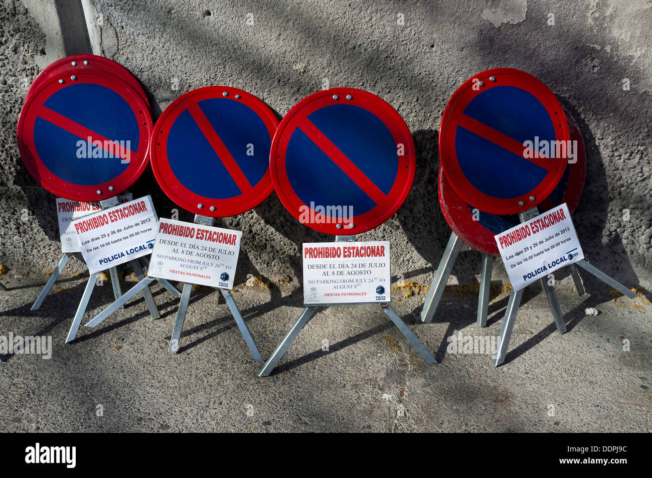 Placing signs hi-res stock photography and images - Alamy