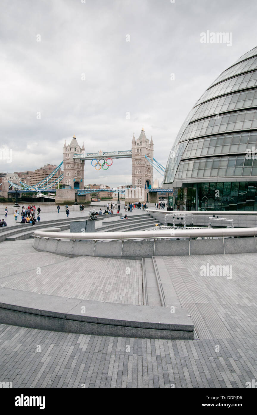 On south side london bridge hi-res stock photography and images - Alamy