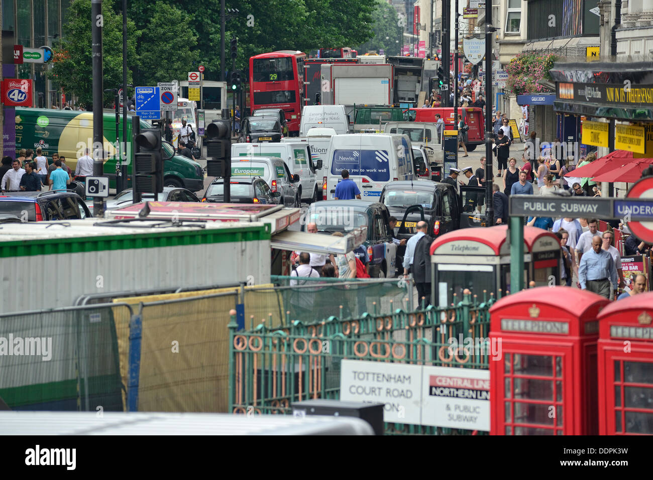Busy london road traffic jam hi-res stock photography and images - Alamy