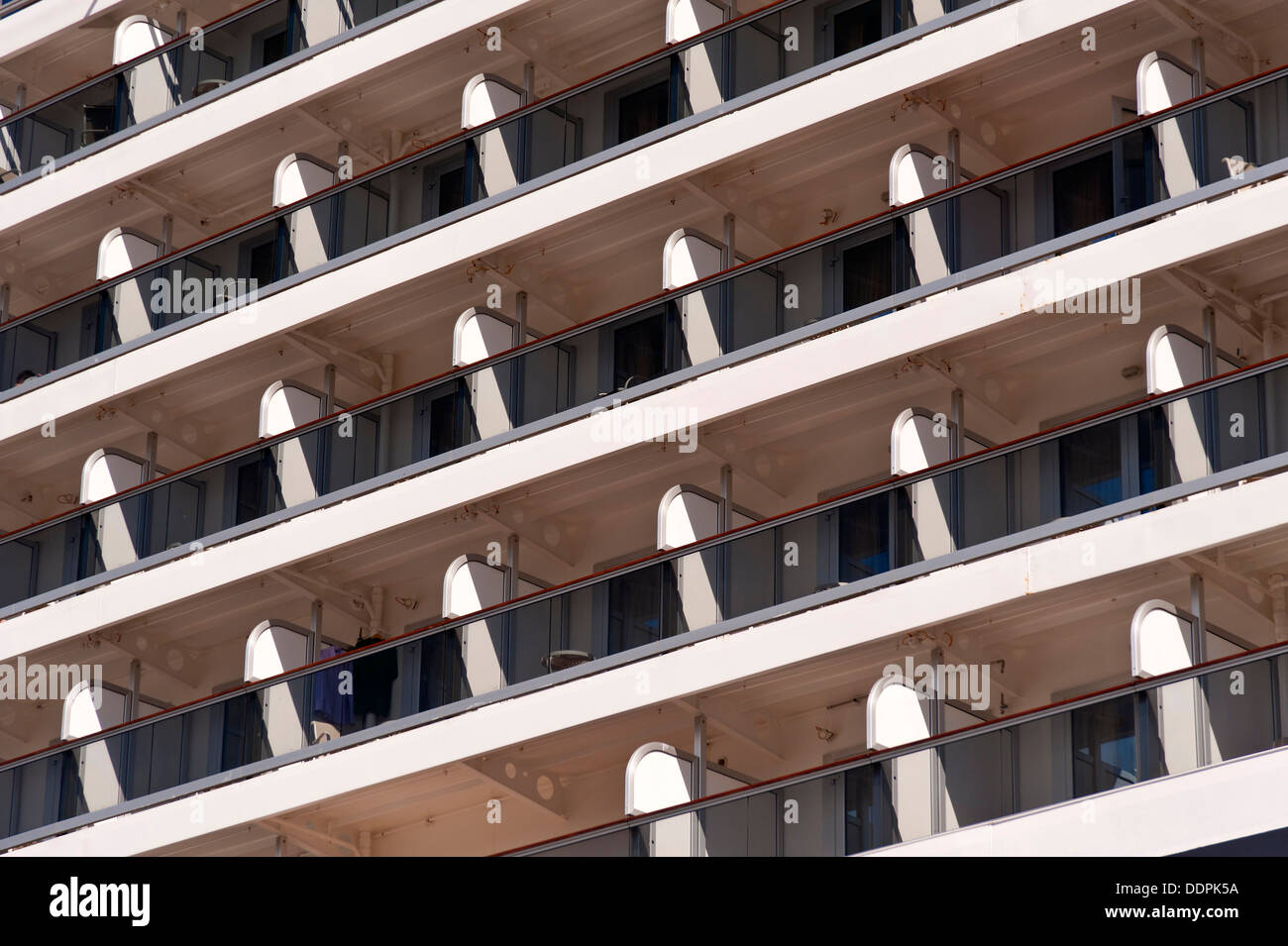 Cruiser Queen Elizabeth in Port of Kiel, Germany, 24.07.12 Stock Photo ...