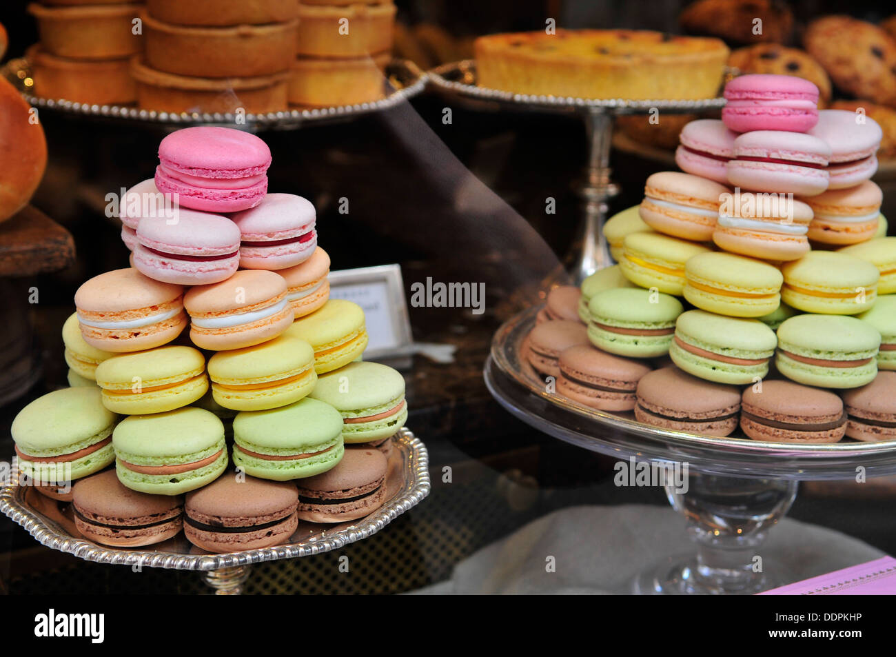 Restaurant macaroons hi-res stock photography and images - Alamy