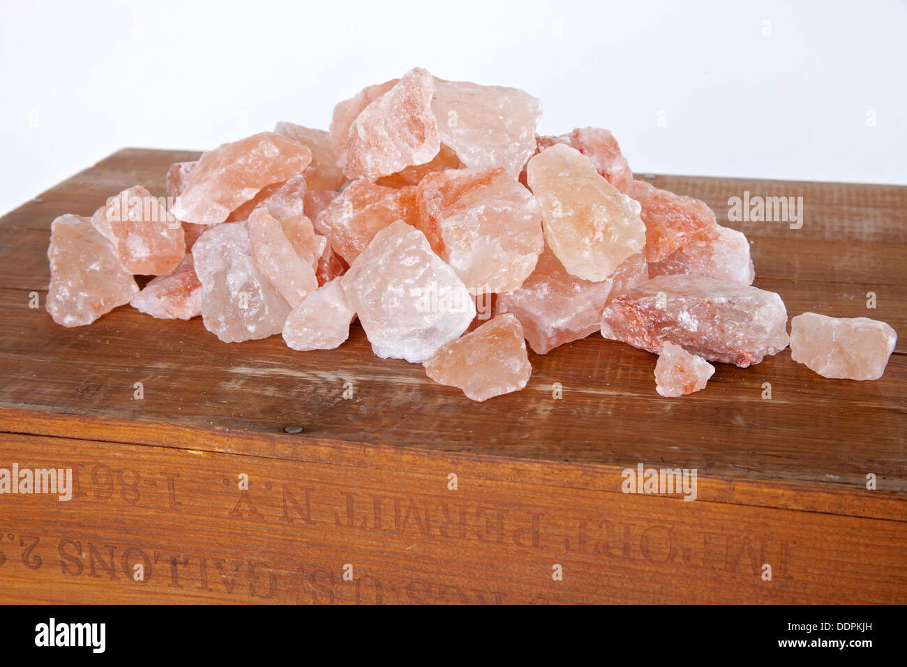Himalayan salt rock hi-res stock photography and images - Alamy