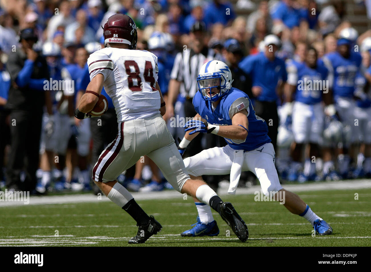 Defensive back hi-res stock photography and images - Alamy