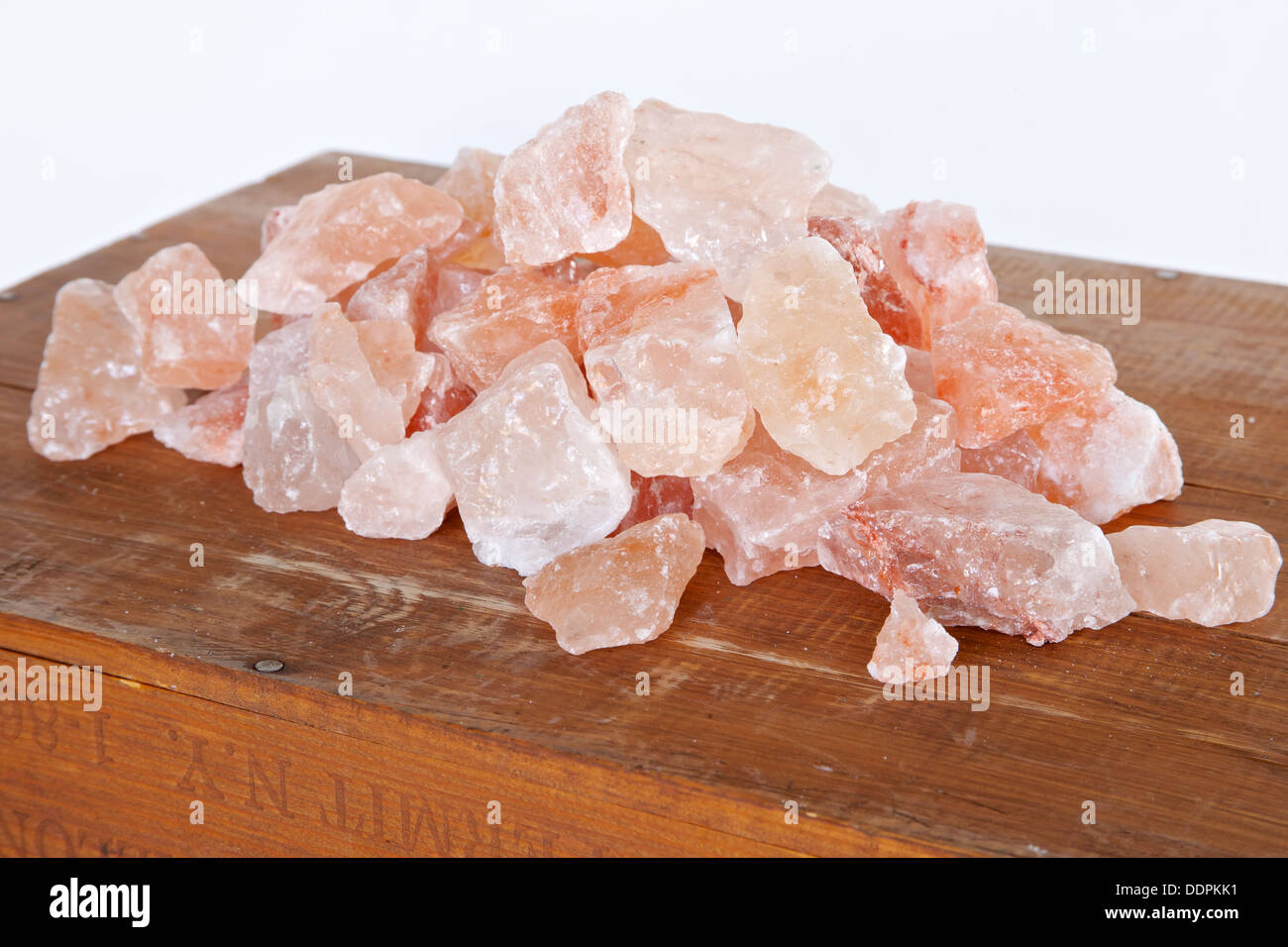 Himalayan rock salt displayed on a wood box Stock Photo - Alamy