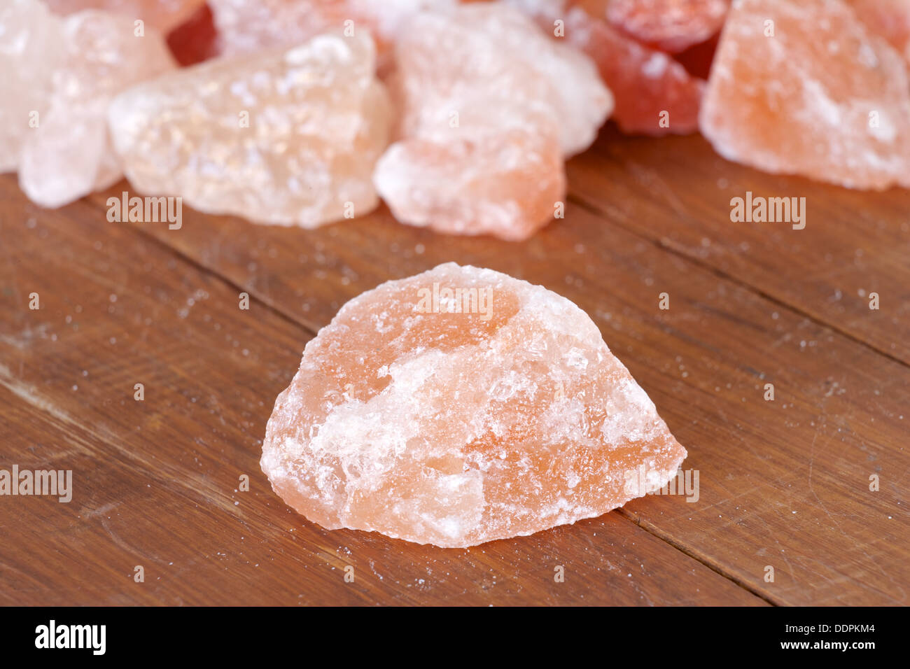 Himalayan rock salt displayed on a wood box Stock Photo - Alamy