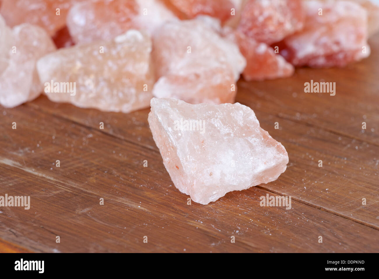 Himalayan rock salt displayed on a wood box Stock Photo - Alamy