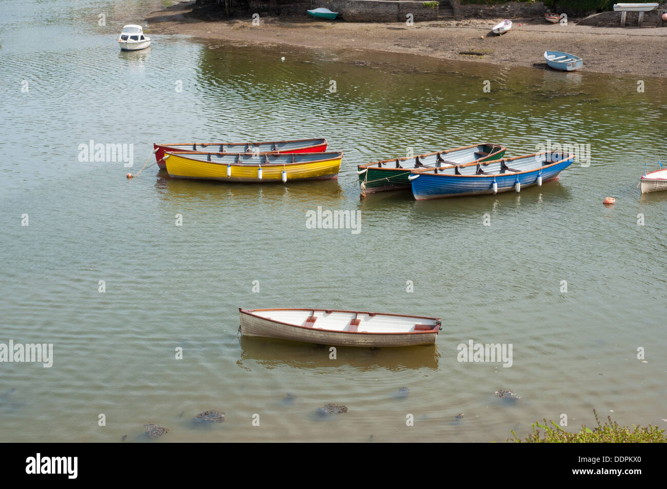 Coloured boats hi-res stock photography and images - Alamy