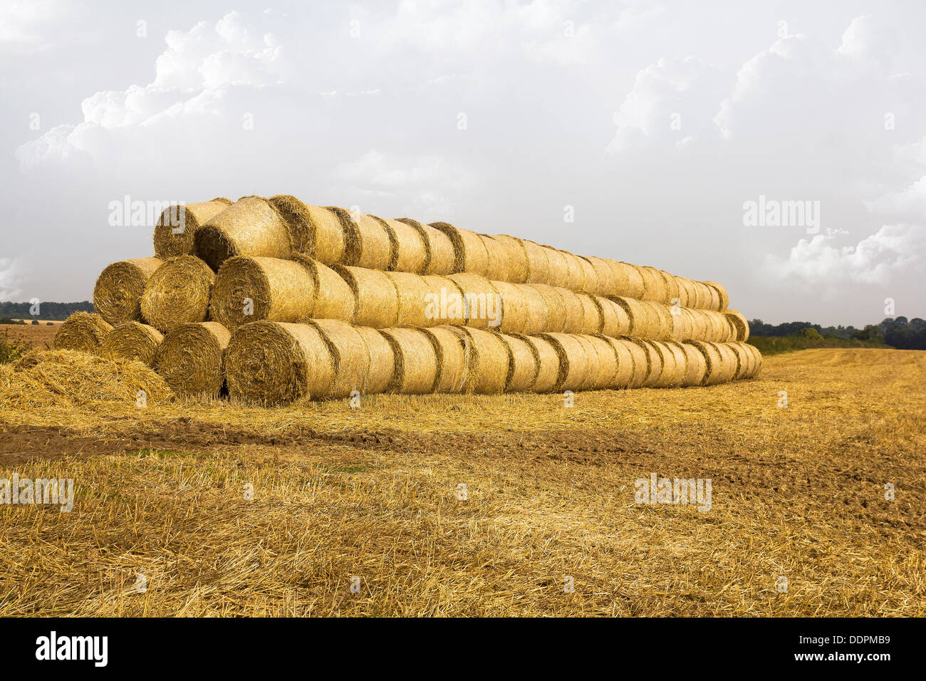 England haystack hi-res stock photography and images - Alamy