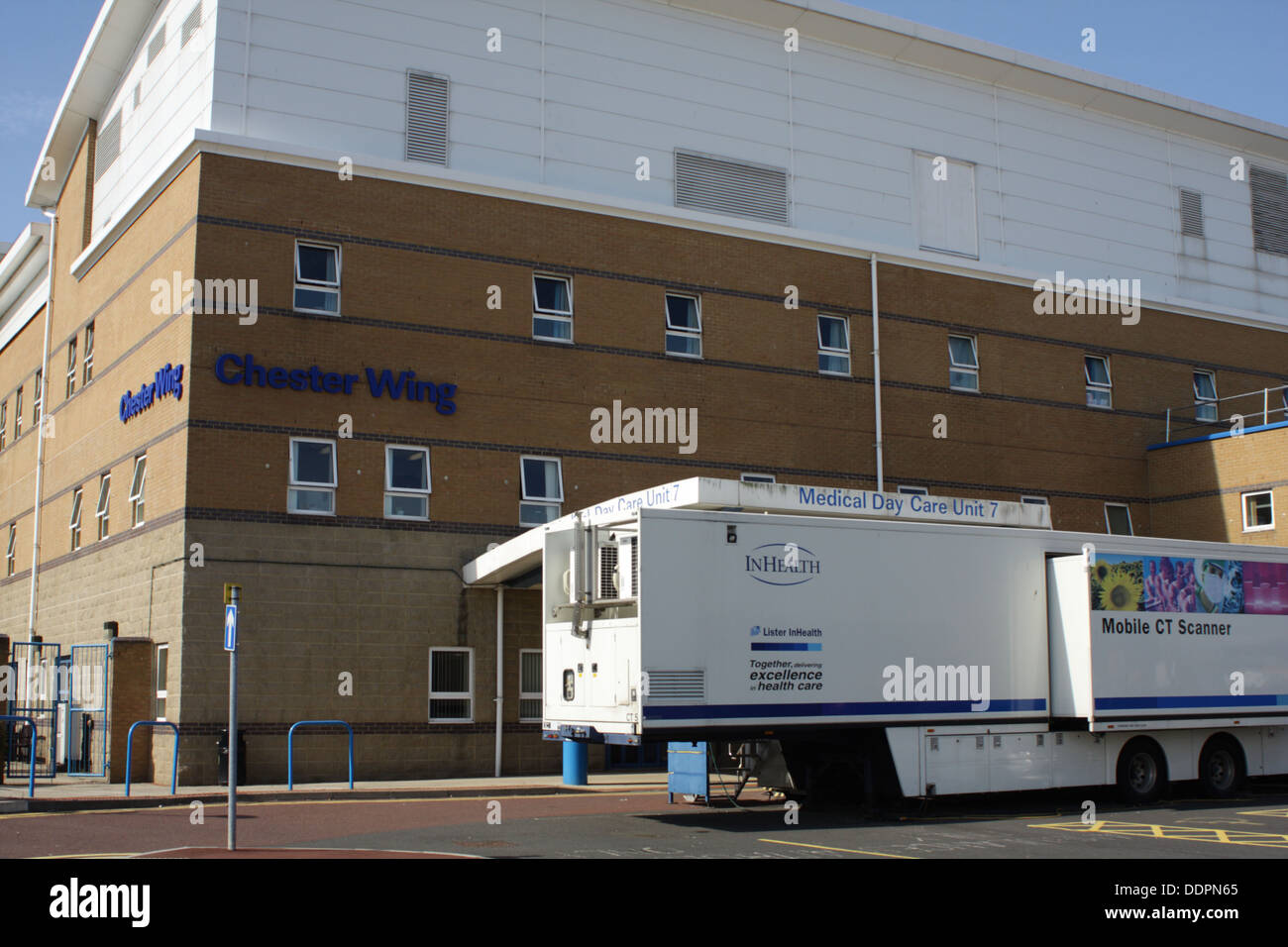 Nhs mobile unit hi-res stock photography and images - Alamy