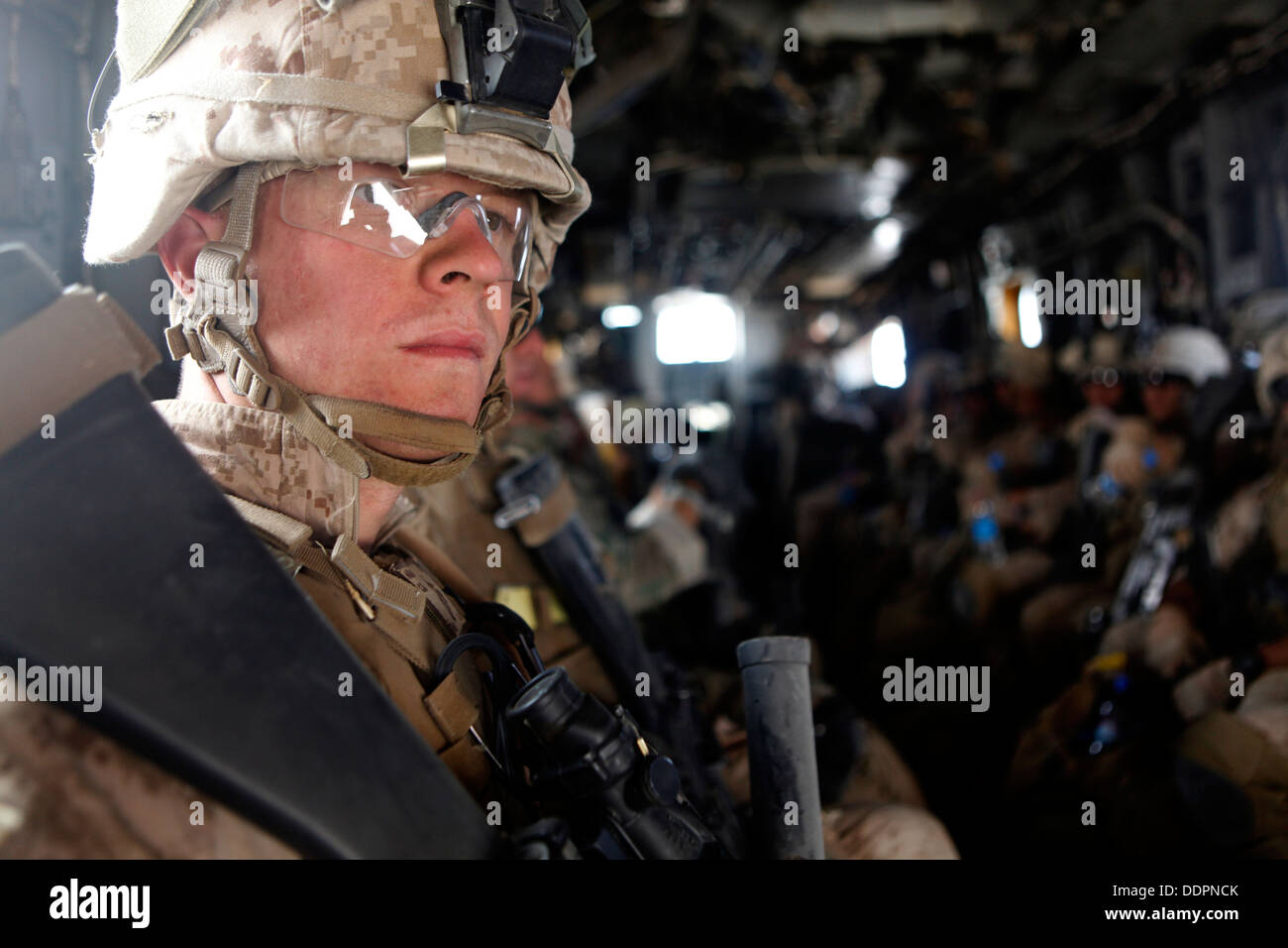 2 8 marines in afghanistan hi-res stock photography and images - Alamy