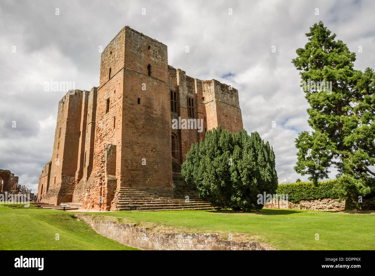 The Norman Keep at Kenilworth Castle, Warwickshire, England Stock Photo ...