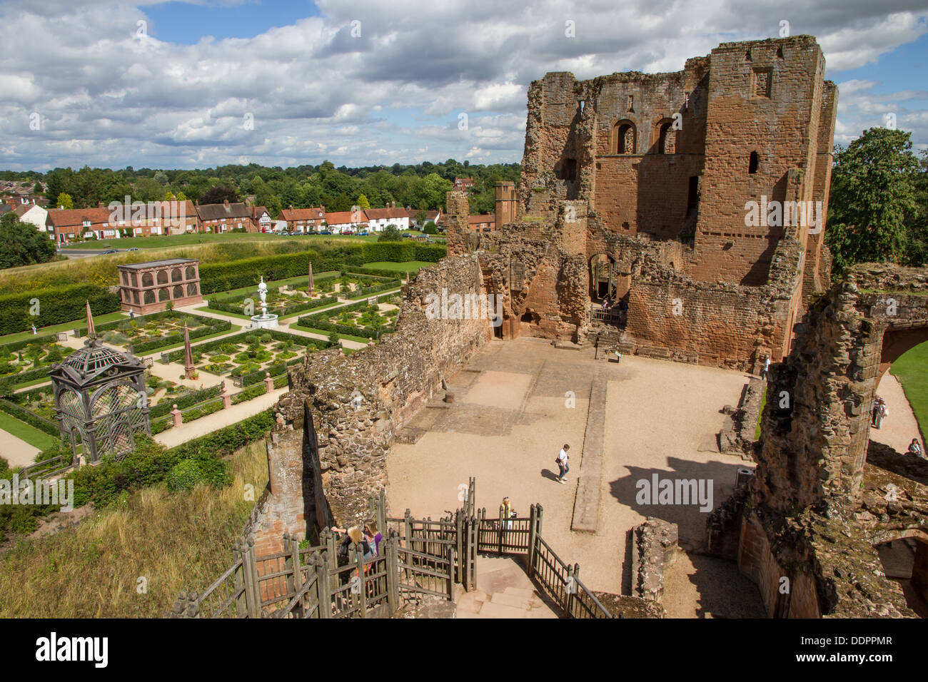 Elizabethan castle hi-res stock photography and images - Alamy
