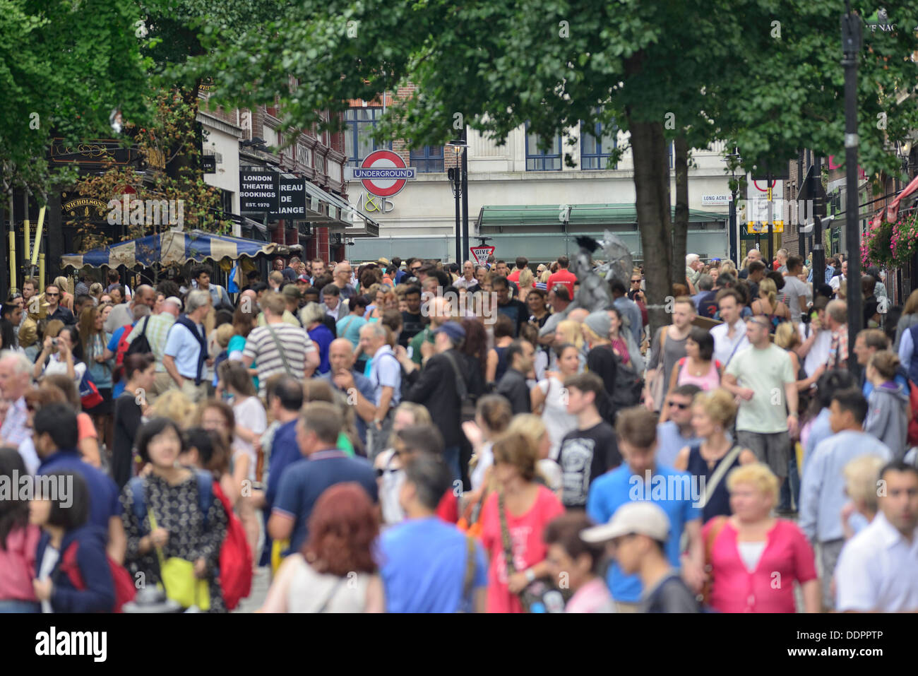 A very crowded London street, filled with tourists and street artists alike Stock Photo - Alamy
