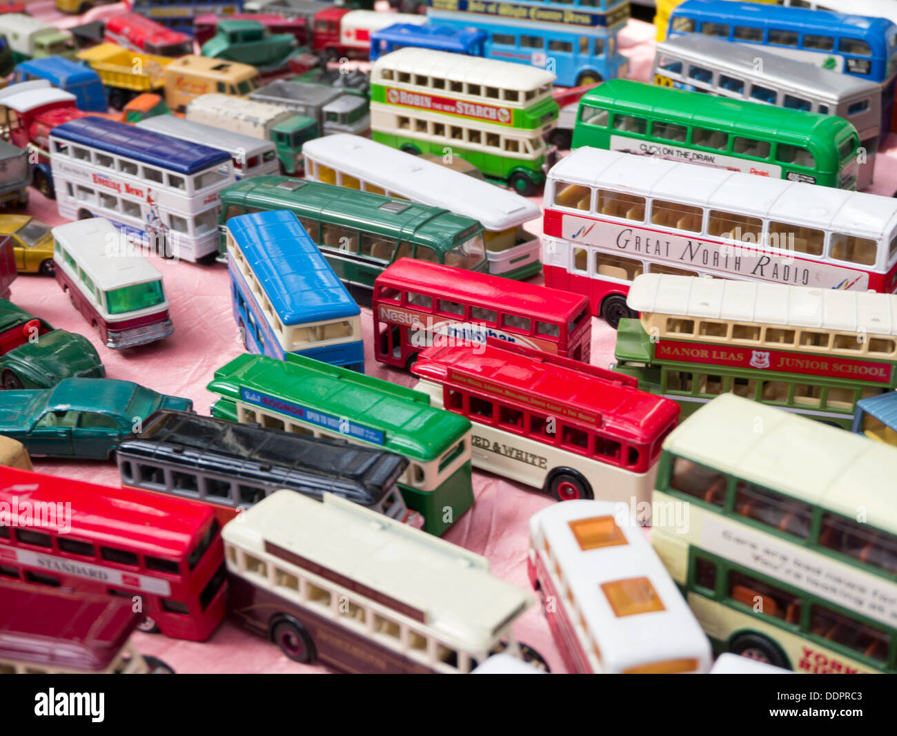 Model buses hi-res stock photography and images - Alamy