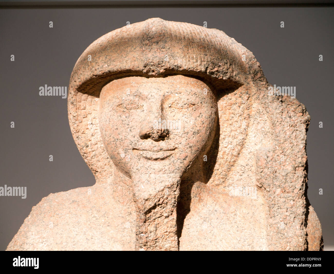 Ancient egyptian statue hi-res stock photography and images - Alamy