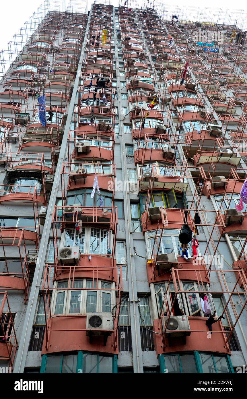 Hanging laundry on Shanghai high rise building China Stock Photo - Alamy