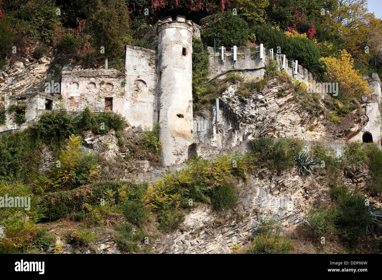 Built into hillside hi-res stock photography and images - Alamy