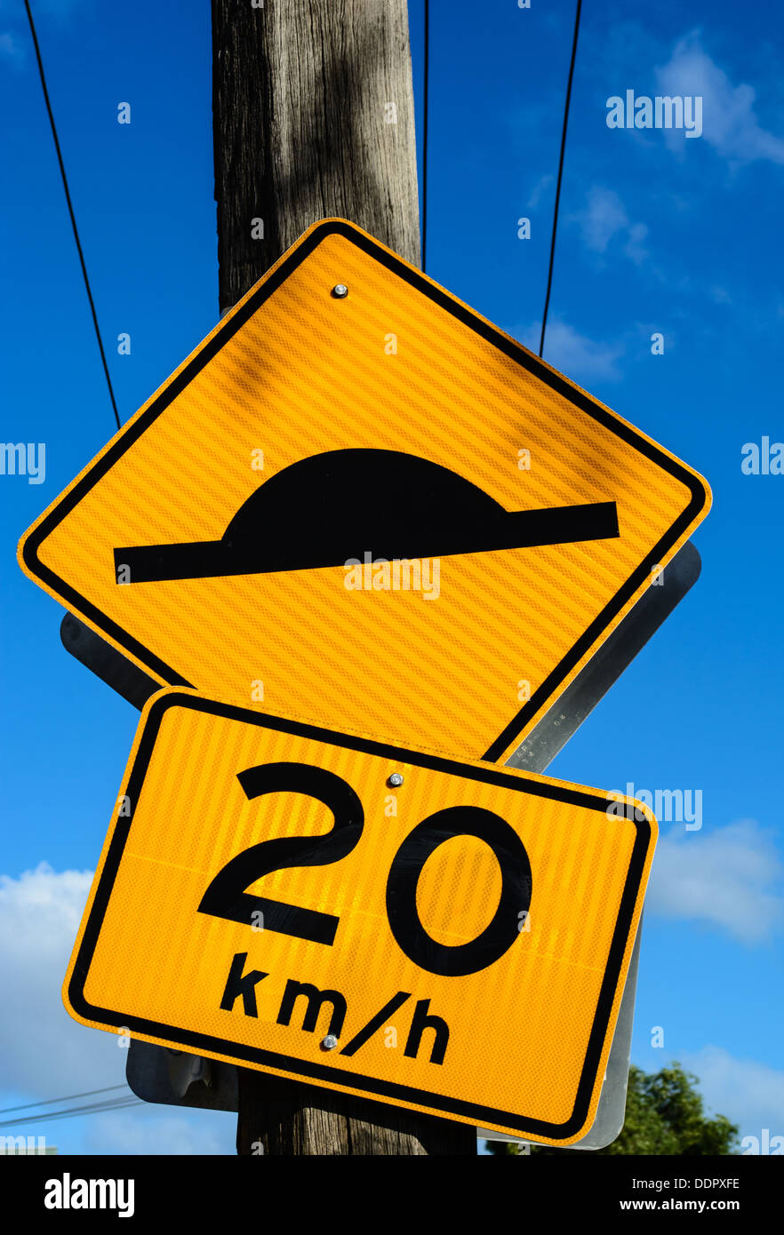 20 km h speed limit sign hi-res stock photography and images - Alamy