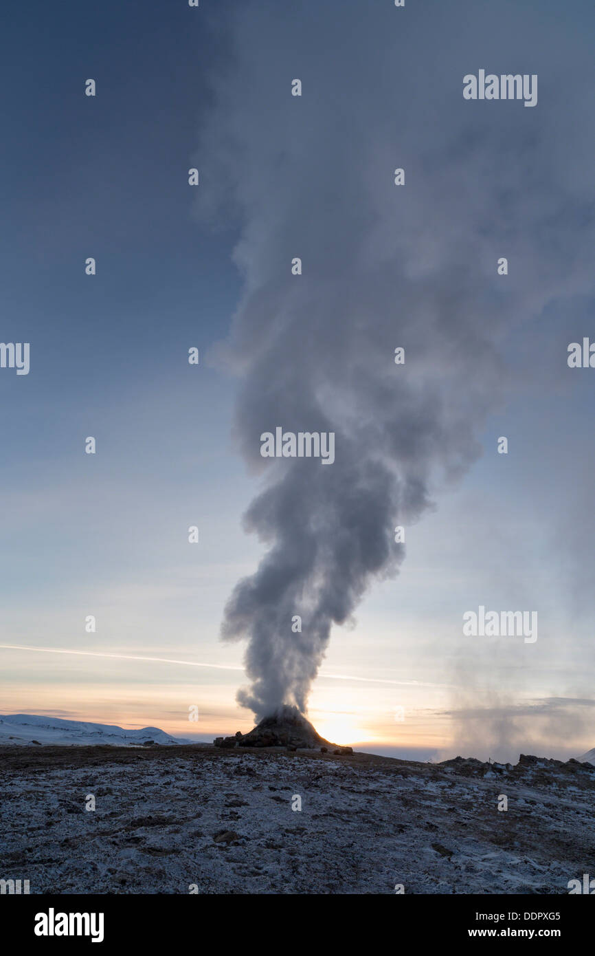 Steam columns hi-res stock photography and images - Alamy