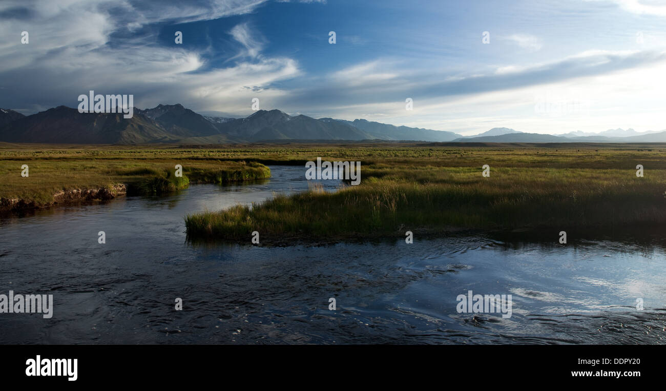 Curving river hi-res stock photography and images - Alamy