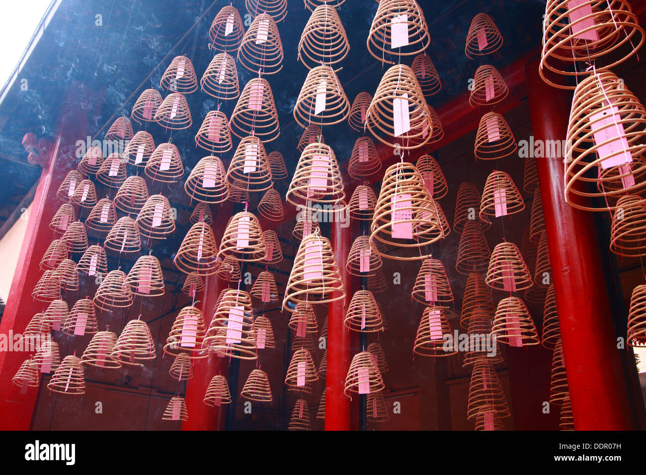 Prayer chinese temple hi-res stock photography and images - Alamy