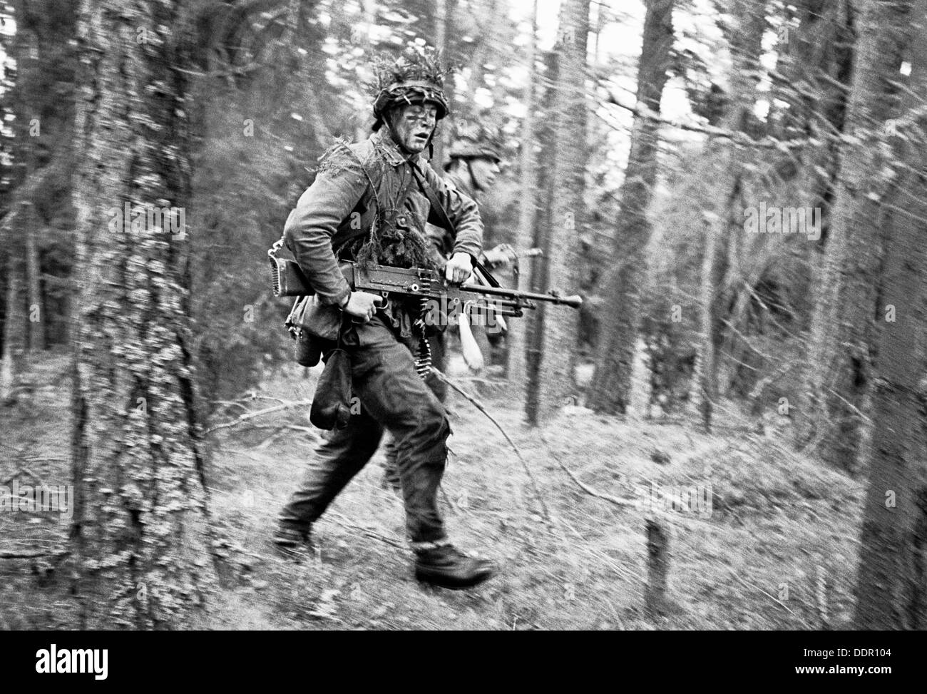 Machine gun battalion training Black and White Stock Photos & Images ...