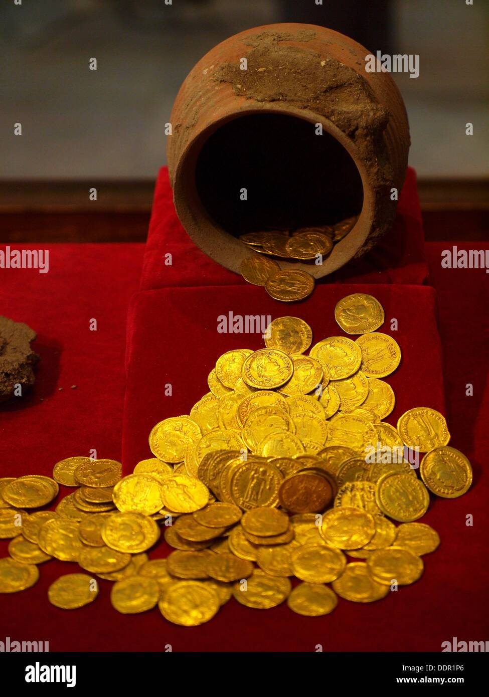 Egypt coins hi-res stock photography and images - Alamy