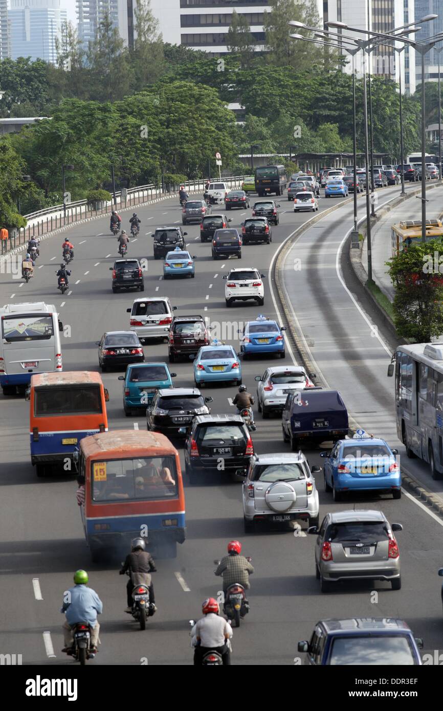 Congested bus lane hi-res stock photography and images - Alamy