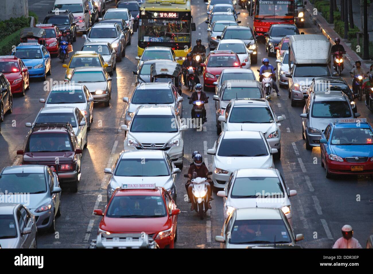 Many traffic lights one way hi-res stock photography and images - Alamy