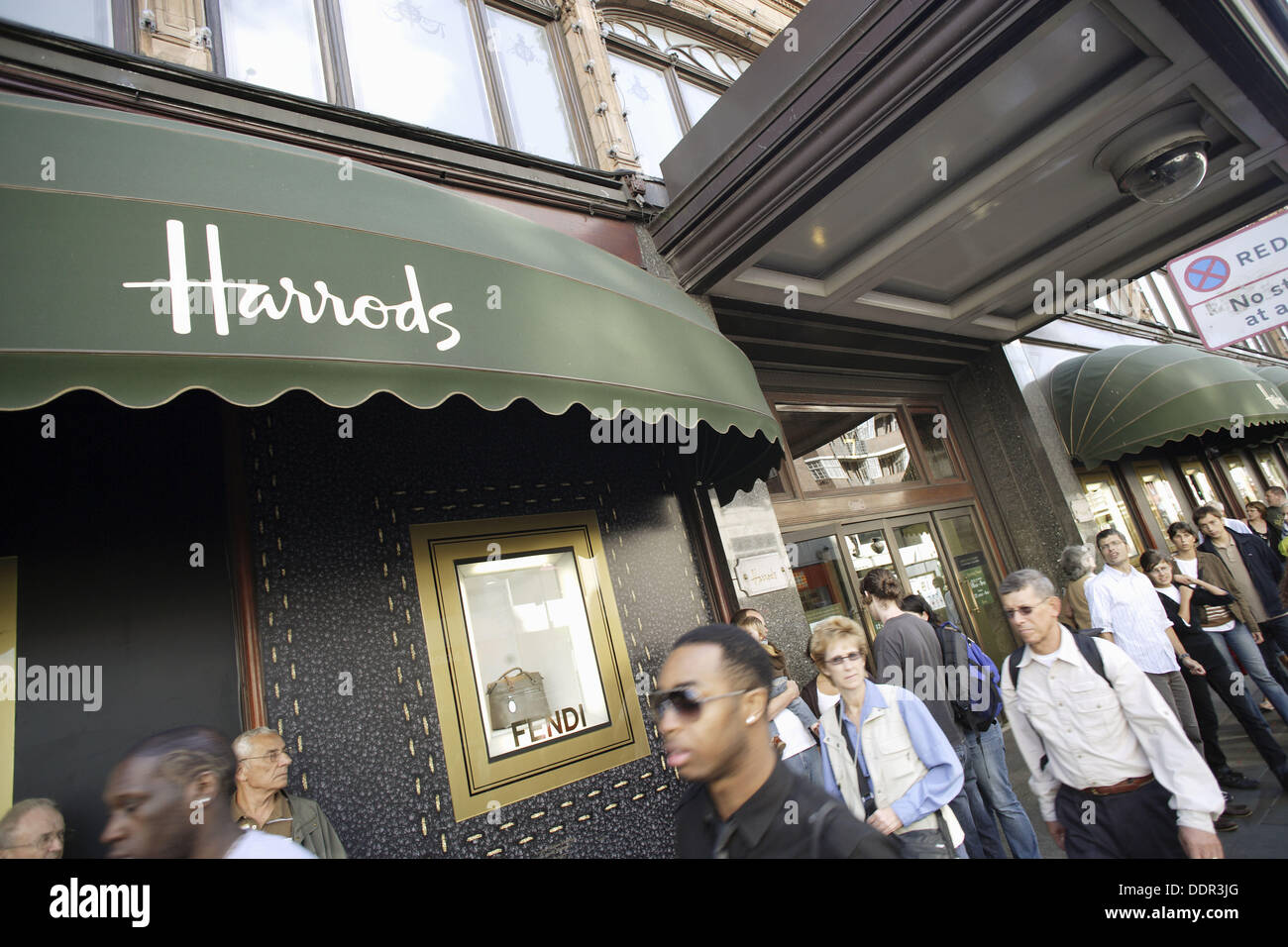 London street scene coloured hi-res stock photography and images - Alamy