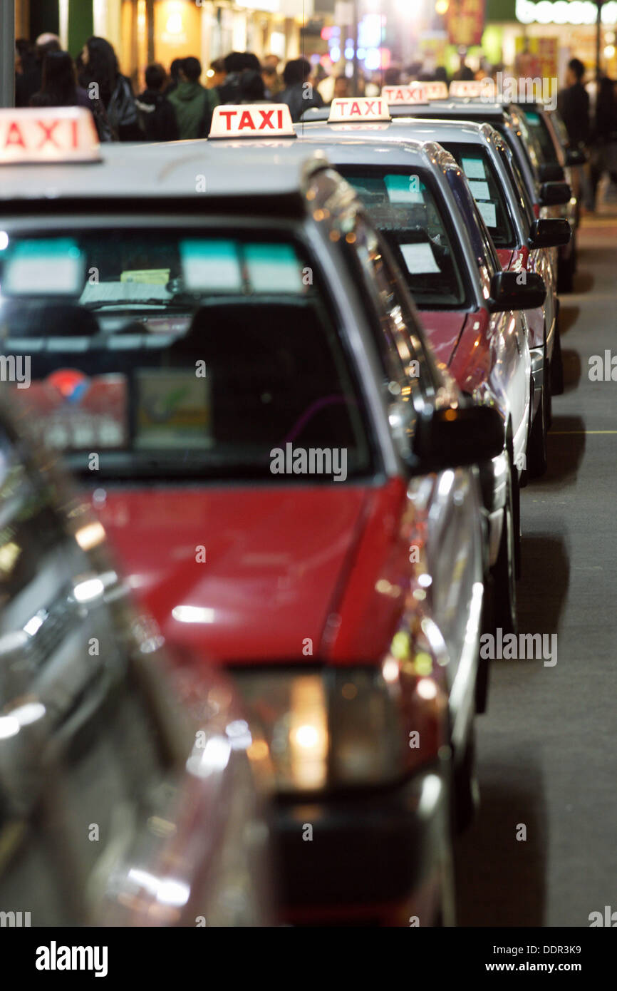 Taxi stand sign board hi-res stock photography and images - Alamy