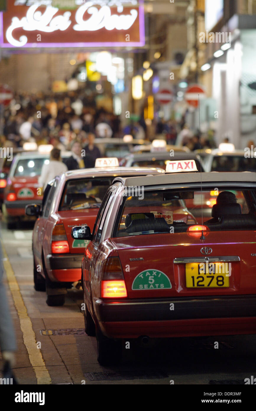Taxi stand sign board hi-res stock photography and images - Alamy