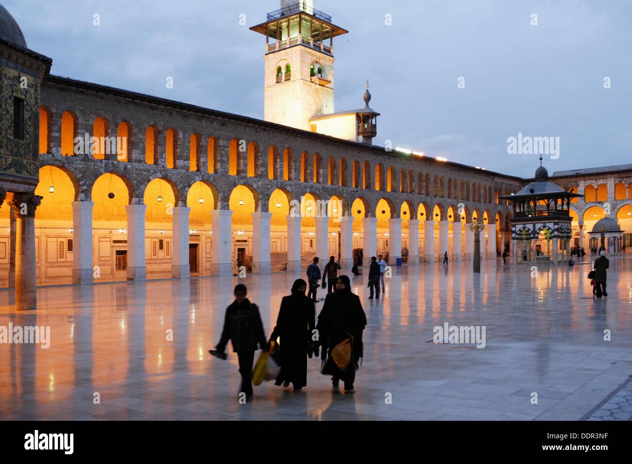 Empty mosque hi-res stock photography and images - Alamy