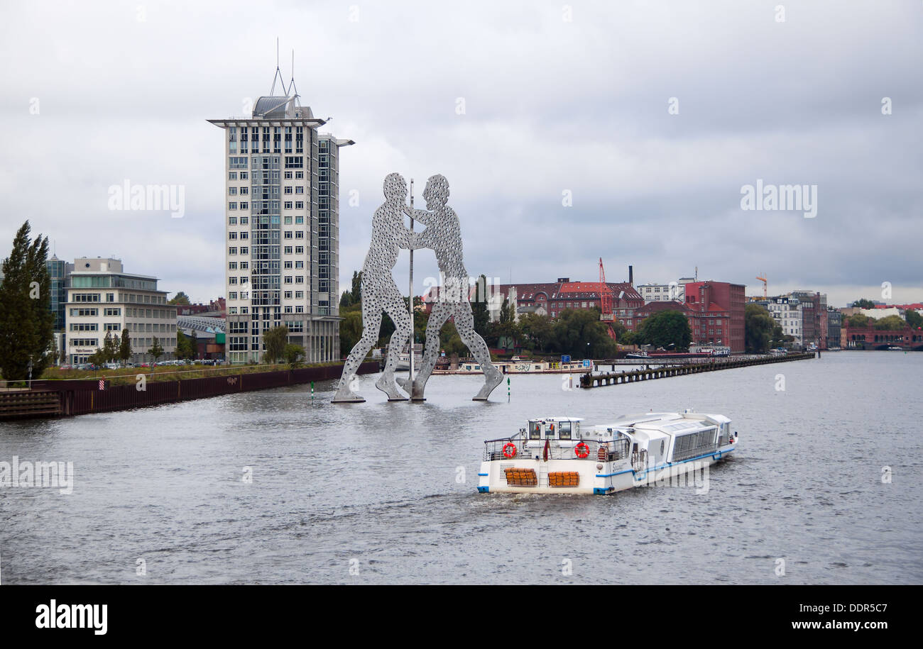 Molecule Man sculpture Stock Photo - Alamy