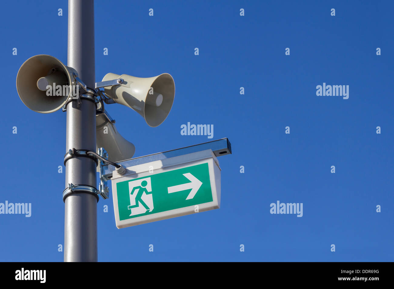 Loudspeakers mounted on pole hi-res stock photography and images - Alamy