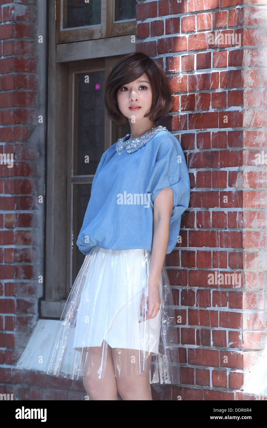 Taipei, China. 5th Sep, 2013. Singer Claire takes pictures for her new ...