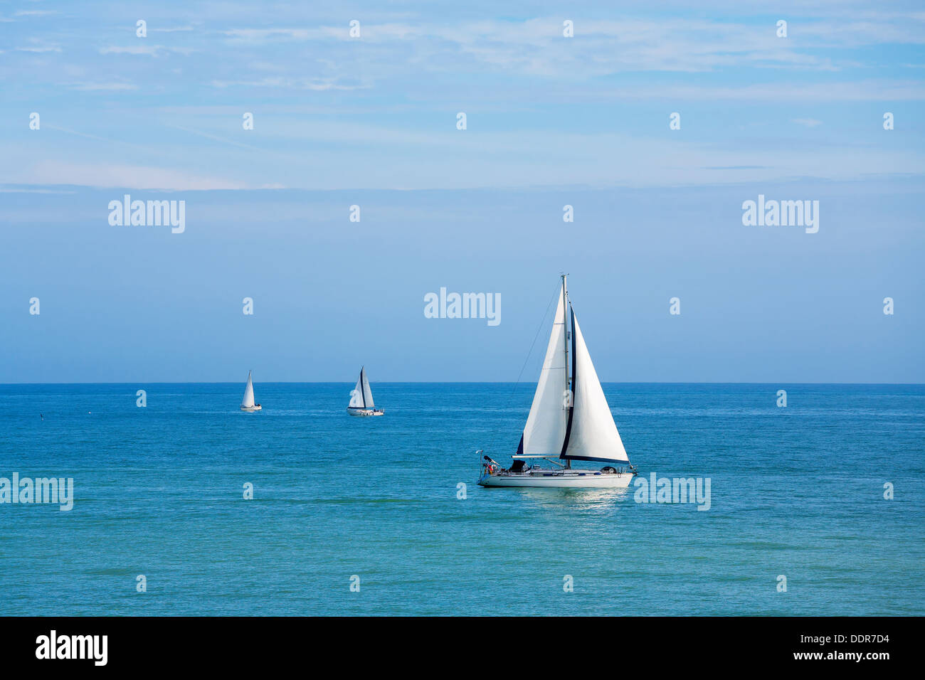 White sailboats hi-res stock photography and images - Alamy