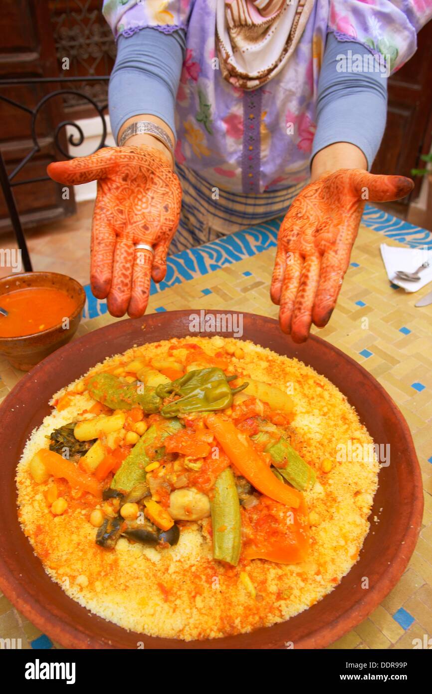 Hands woman henna morocco africa hi-res stock photography and images ...