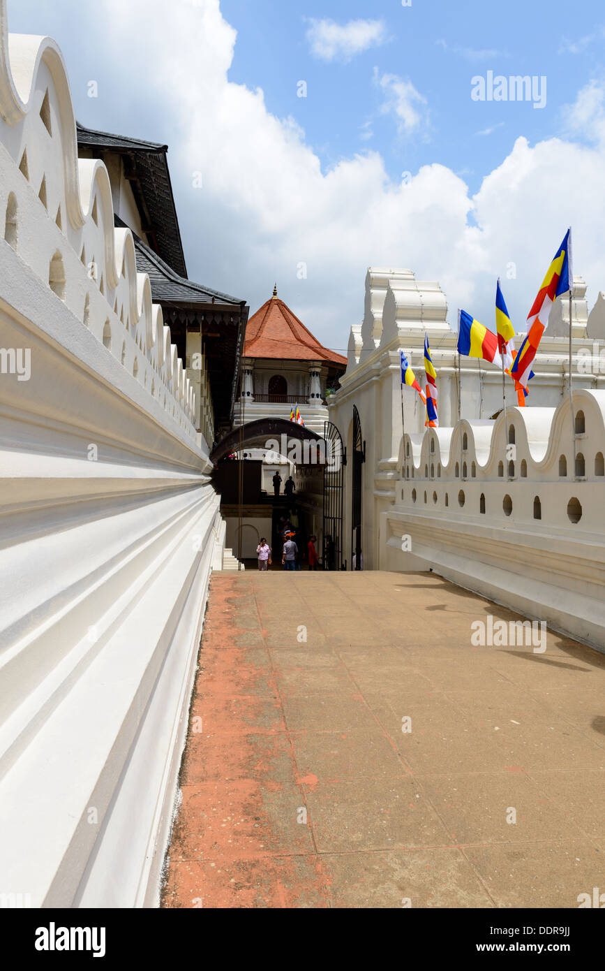 Sri dalada maligawa shrine hi-res stock photography and images - Alamy